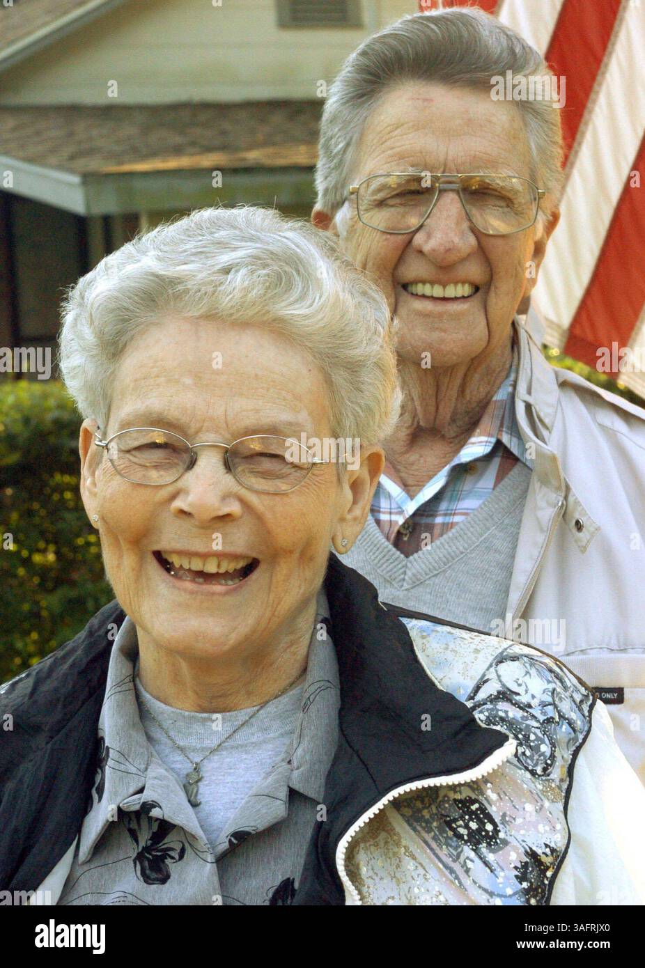 CAPTION: (12/23/2005 DADE CITY) Portrait of good neighbors of Annie ...