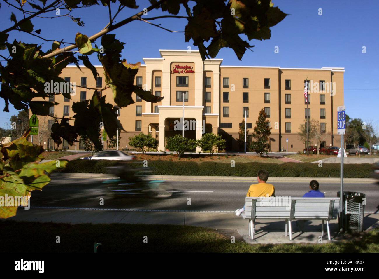CAPTION: LARGO - Tuesday (12/27/2005) - 2) Larry Maddocks (CQ), left ...
