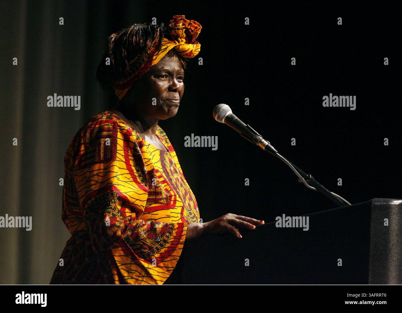 Tampa -- 03/23/2006) PHOTO 3: Nobel prize winner Dr. Wangari Maathai(CQ ...