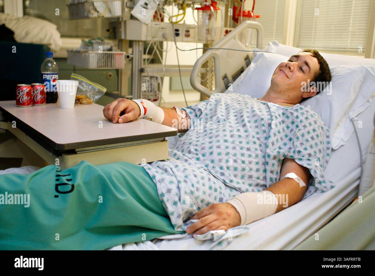 TP 245334 WALL heart 1.(Tampa -- 07/14/2006) PHOTO 1: Jon Barlow(CQ), 25, recovers from a heart ...