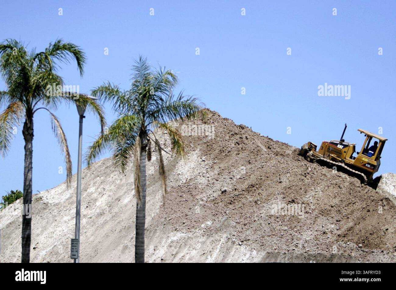 Backfill a foundation hi-res stock photography and images - Alamy