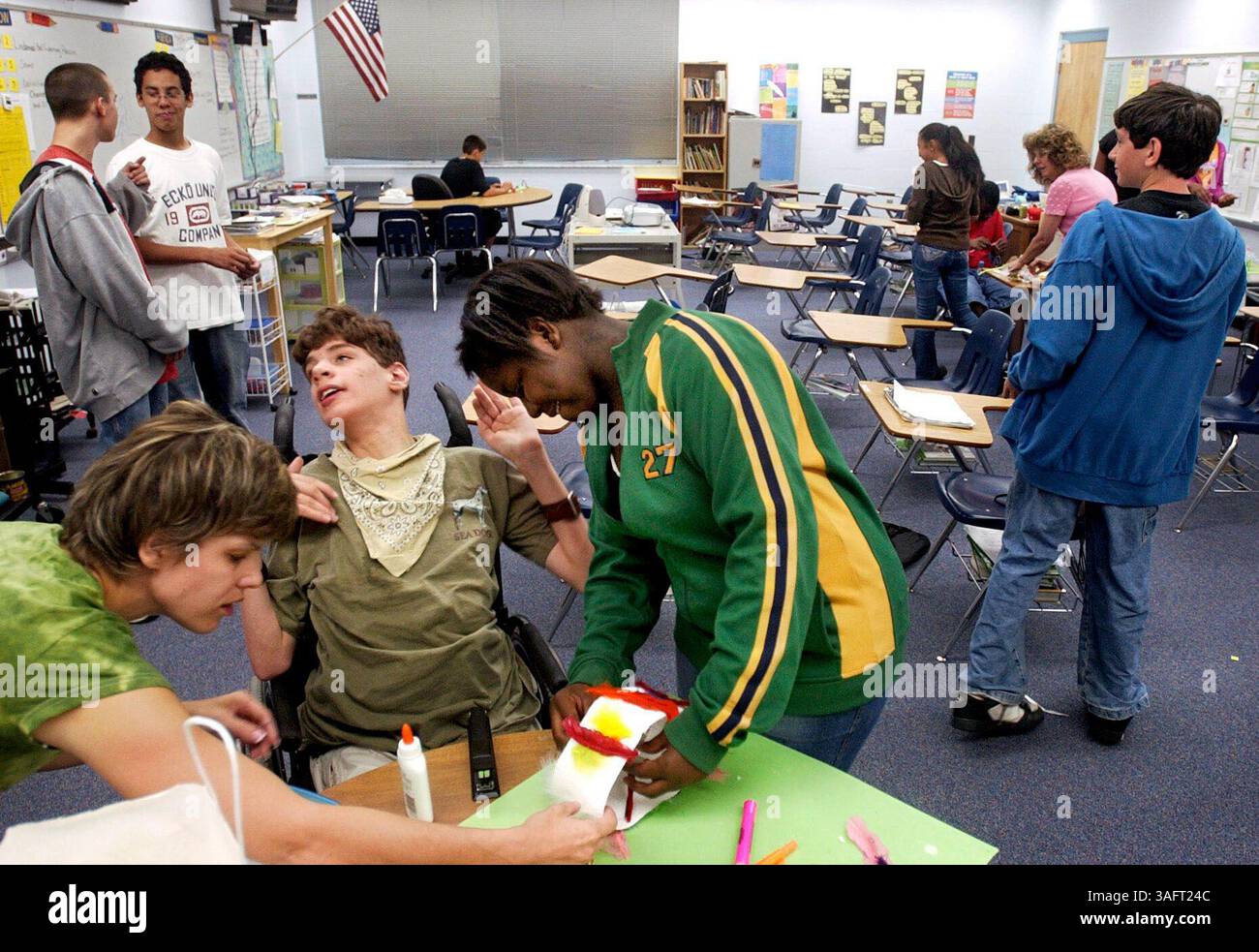 CAPTION: (5/16/2006 Spring Hill)..Maureen Finelli (cq), left, an ESE ...