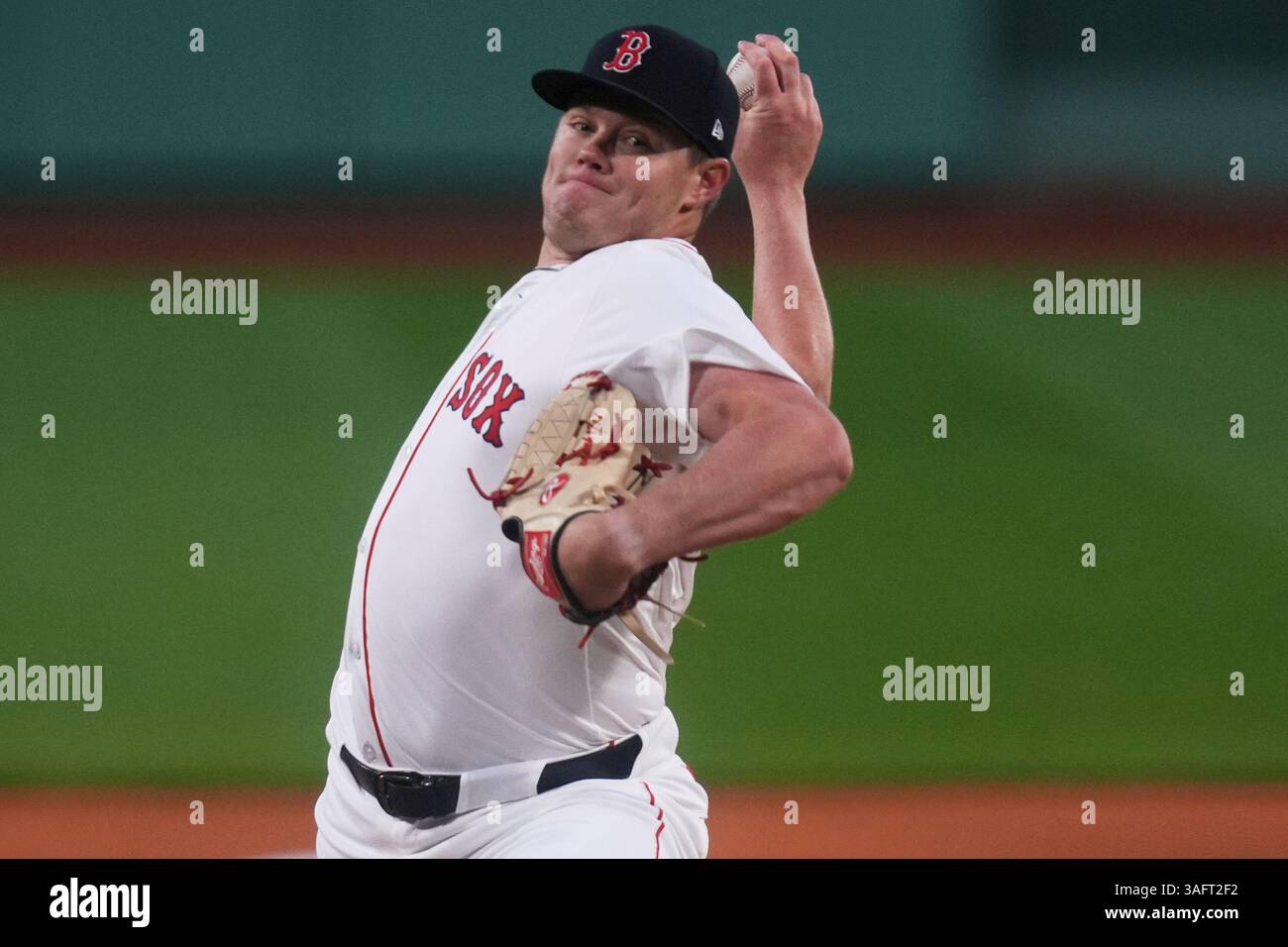 Boston Red Sox pitcher Richard Fitts delivers during first inning of a ...