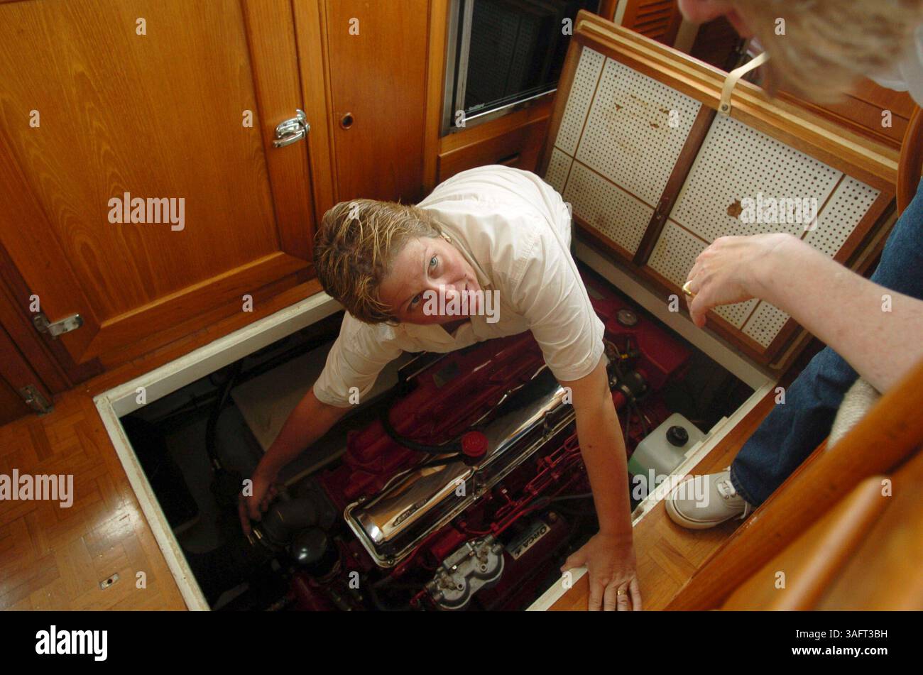 06/10/06).Captain Laura Nelson, 39, (cq) explains parts of the six ...