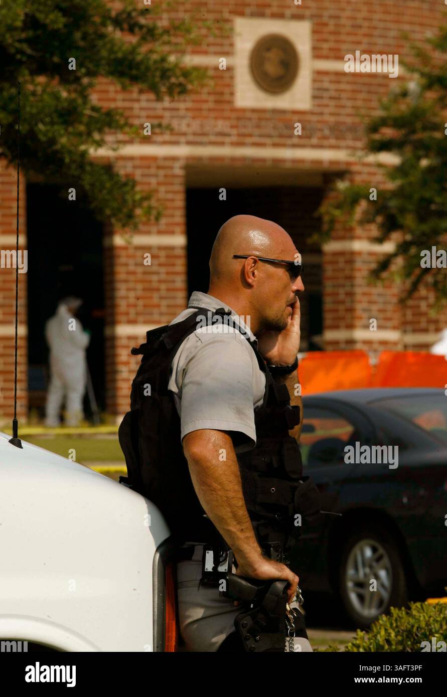 photo 8.CAPTION: (06/21/2006, Tallahassee) Prison guard Mitch DeLong ...