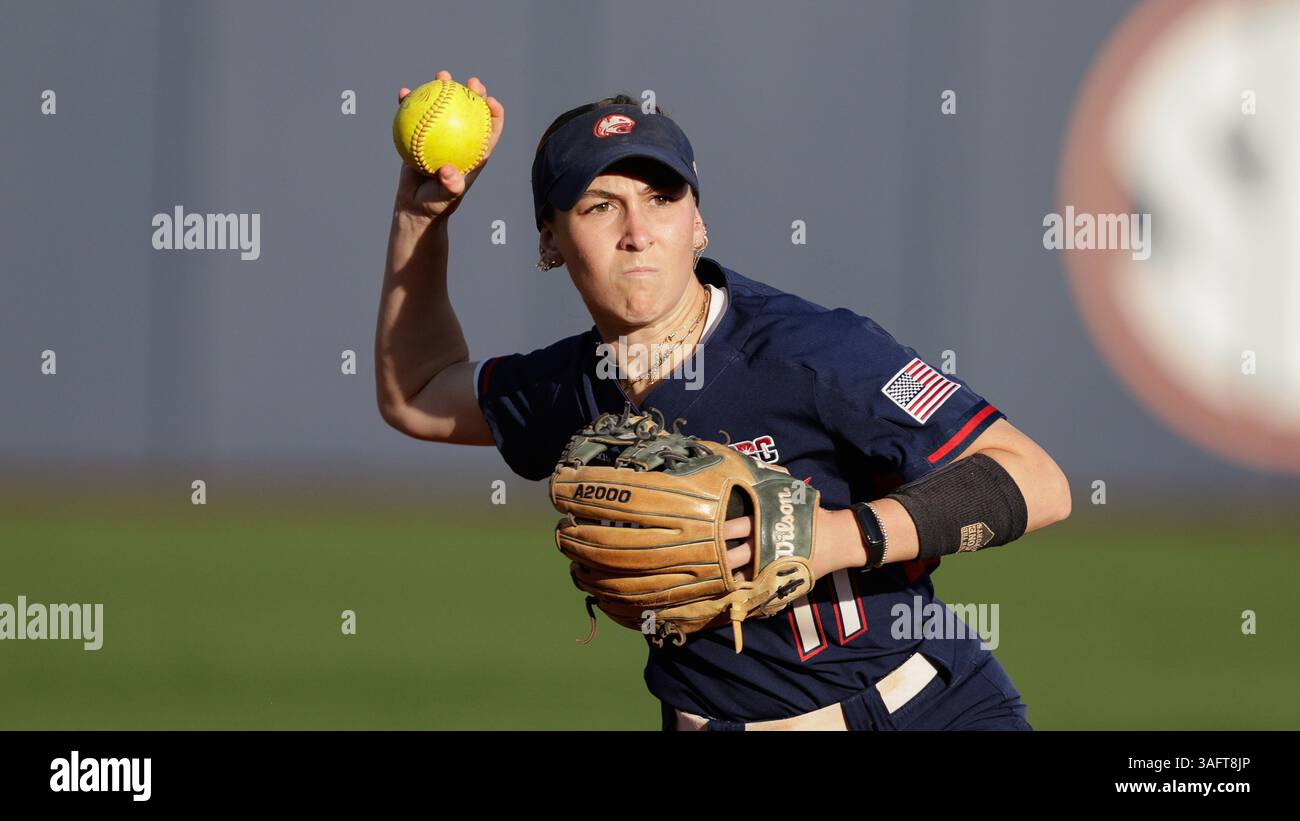 South Alabama's Caitlyn Gavin (11) throws the ball during an NCAA ...