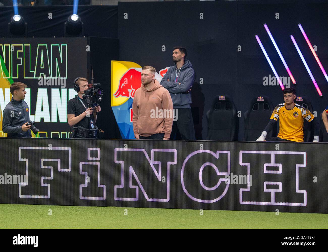 Finch ( deutscher Rapper ), vorne zu sehen ist sein Name auf der Bande ...