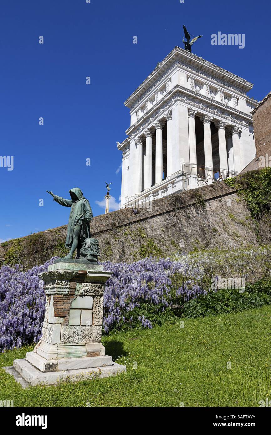 The statue of Giordano Bruno in front of the Vittoriano monument. Rome ...