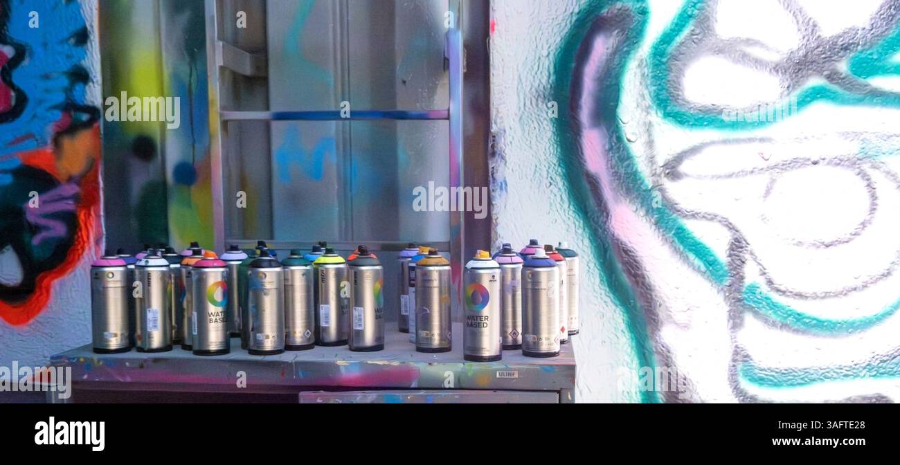 Paint spray cans and graffiti Stock Photo - Alamy