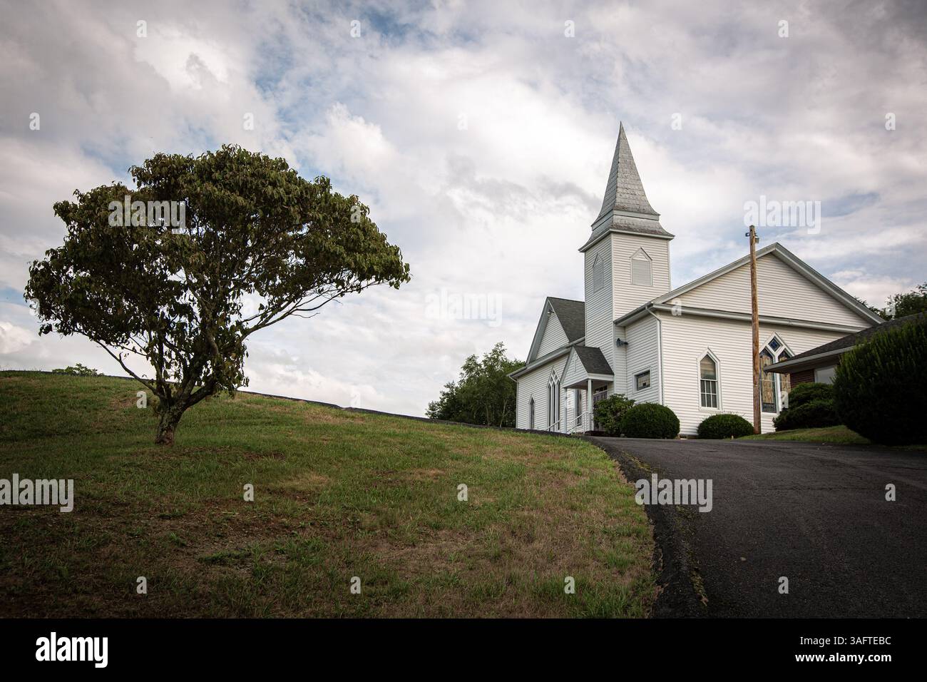 White church on hilltop hi-res stock photography and images - Alamy