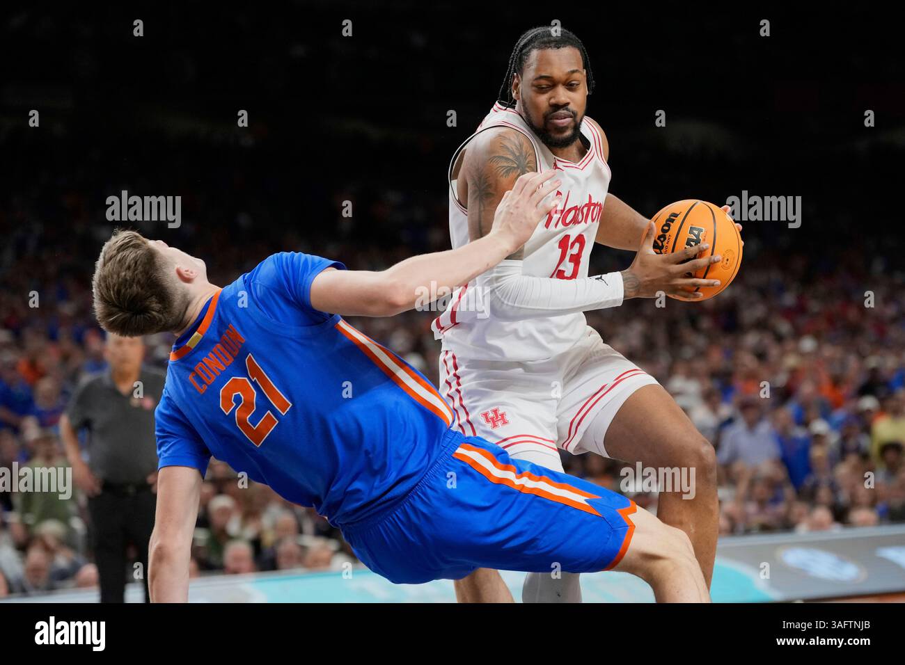 Houston's J'Wan Roberts (13) is fouled by Florida's Alex Condon (21 ...
