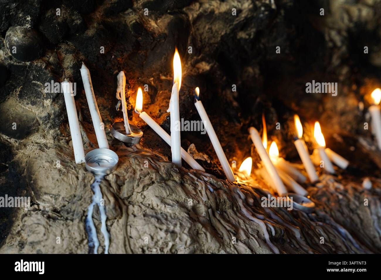 Qaraqosh, Iraq. 06th Apr, 2025. View of burning candles on the ruins of ...