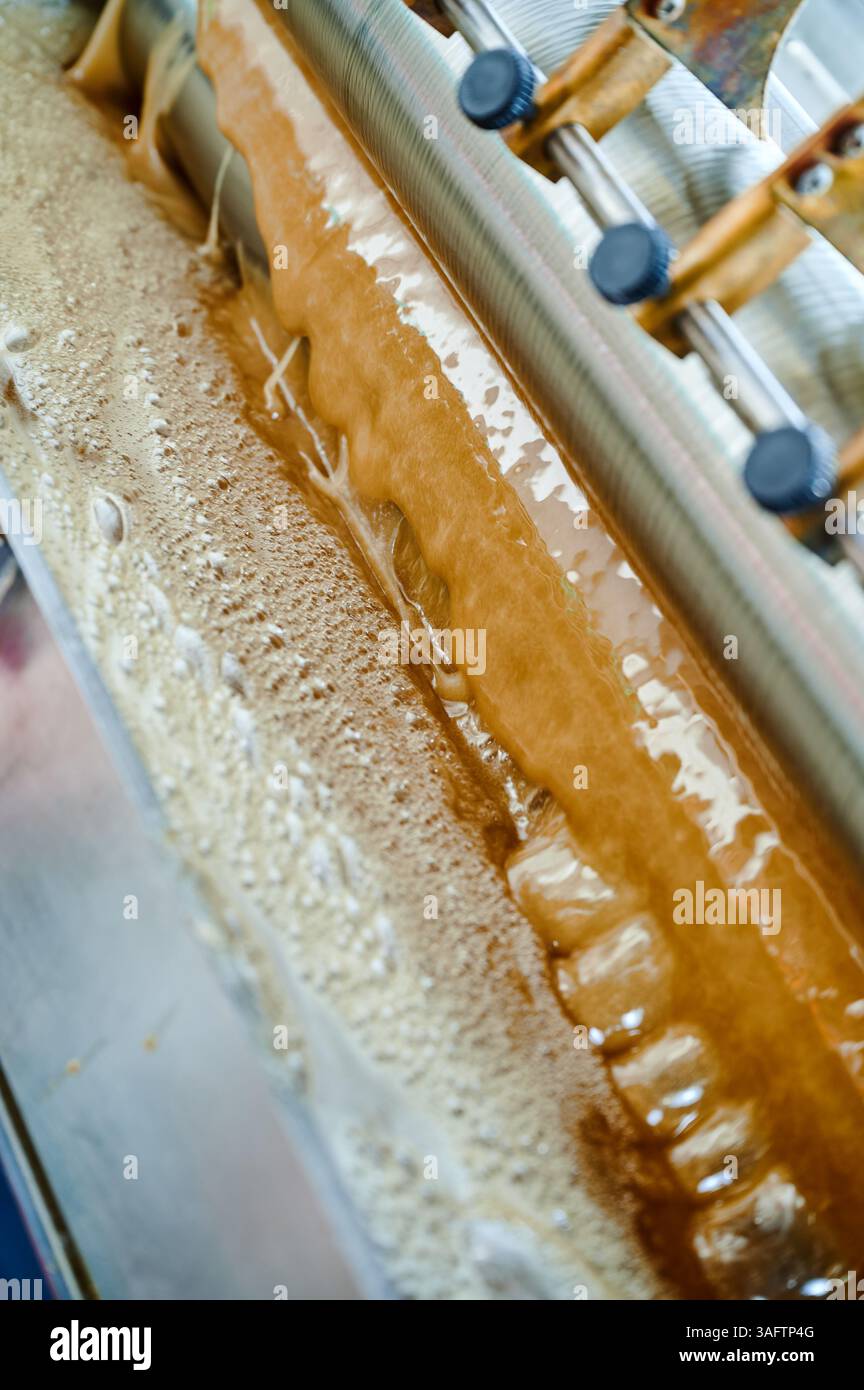 Innovative glue-spreading machine showcasing bottom hot glue ...