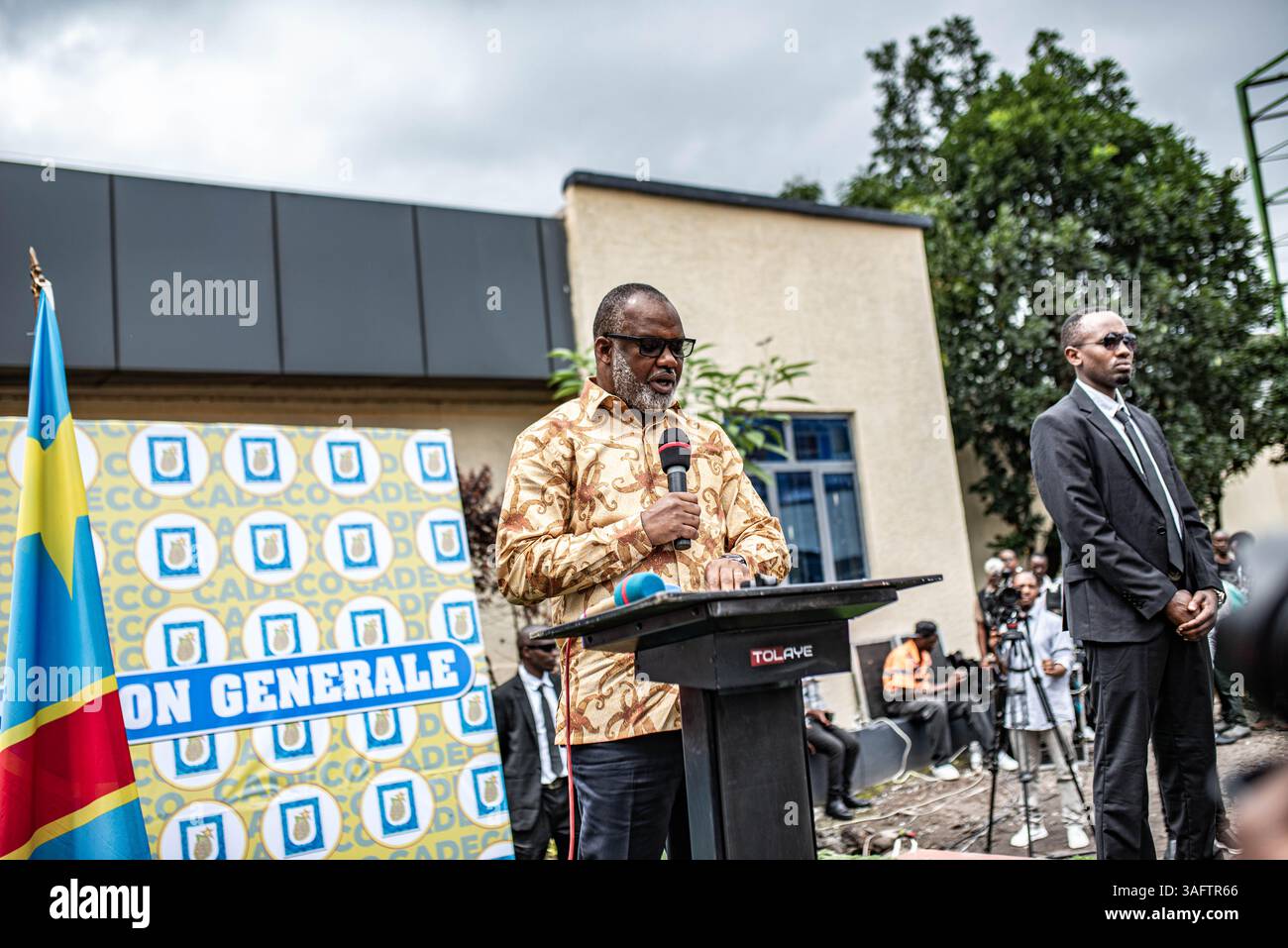 (250408) -- GOMA, April 8, 2025 (Xinhua) -- Corneille Nangaa (L), political leader of the Congo ...
