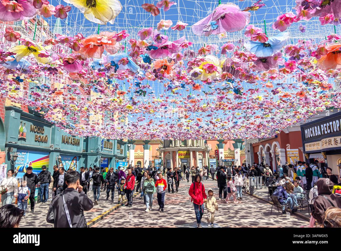 **CHINESE MAINLAND, HONG KONG, MACAU AND TAIWAN OUT** Tourists visit ...
