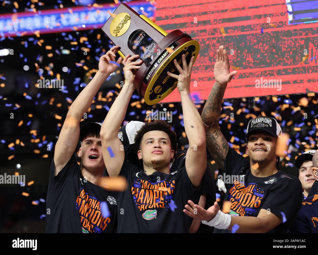 San Antonio, United States. 07th Apr, 2025. Florida players raise the ...