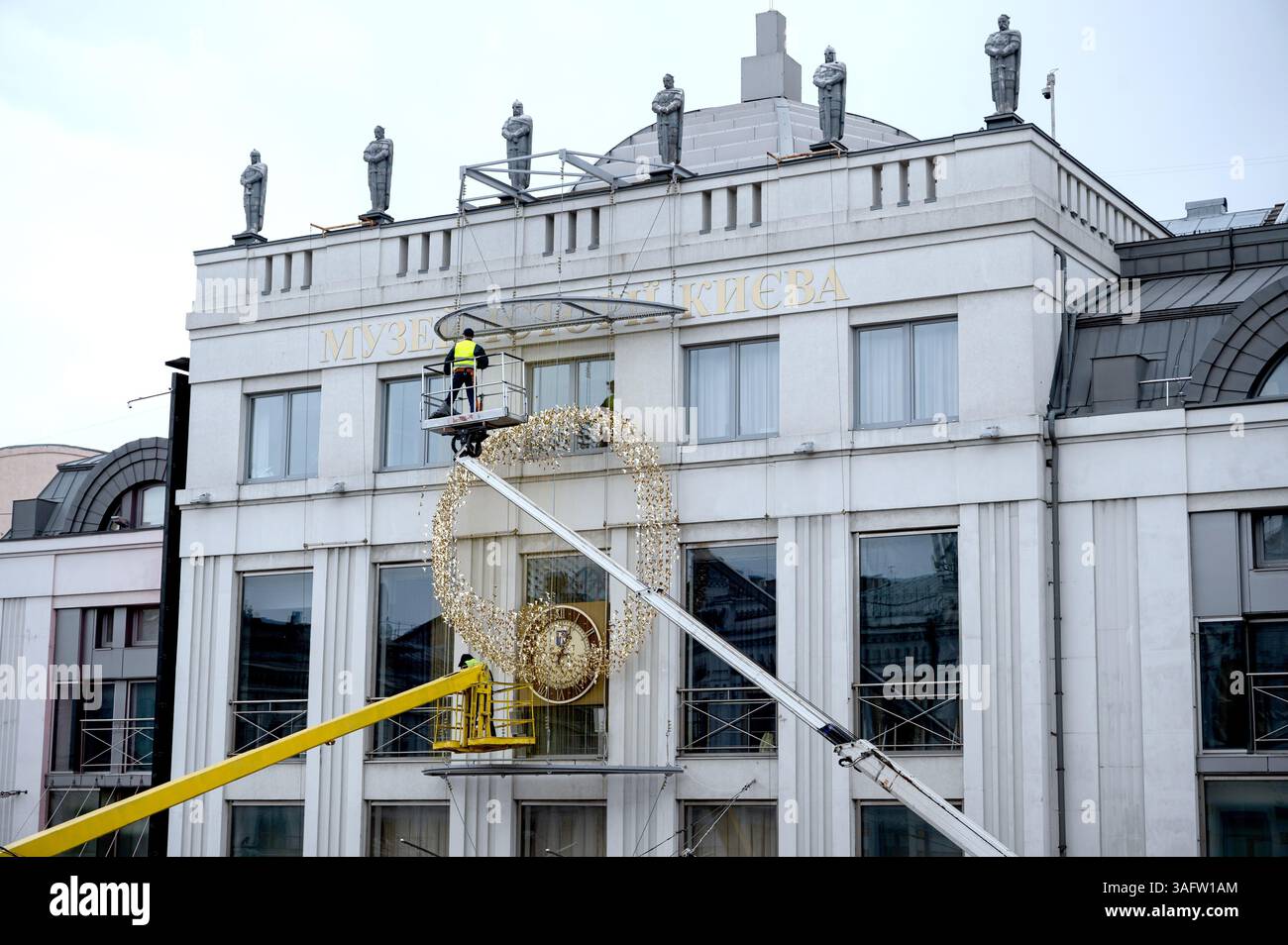 Non Exclusive: Workers assemble the Origami for Ukraine installation by ...