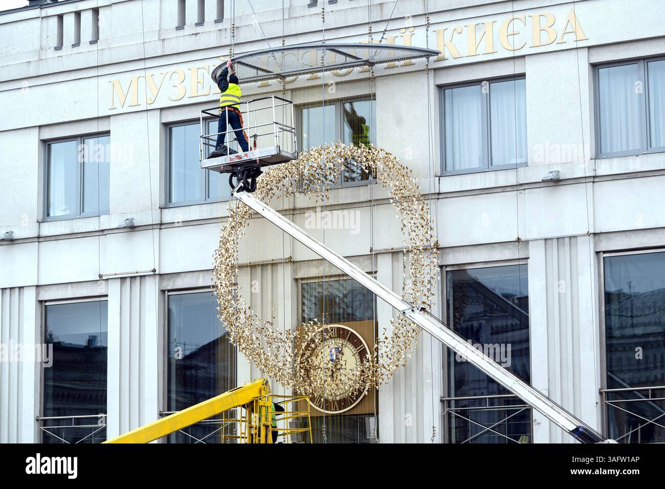 Non Exclusive: Workers assemble the Origami for Ukraine installation by ...