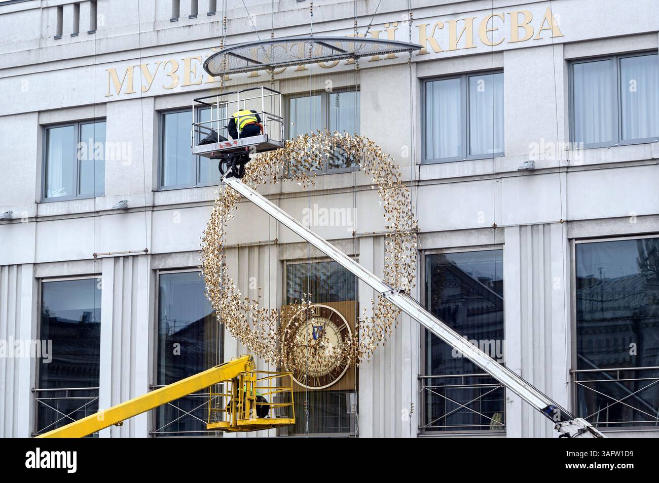 Non Exclusive: Workers assemble the Origami for Ukraine installation by ...