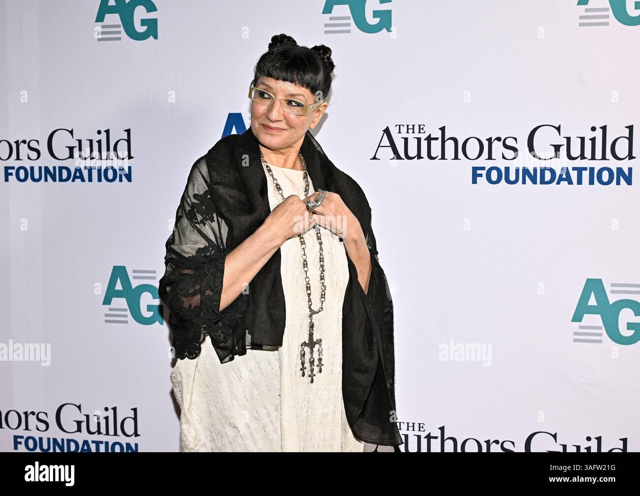 Writer Sandra Cisneros attends The Authors Guild Foundation Dinner at ...