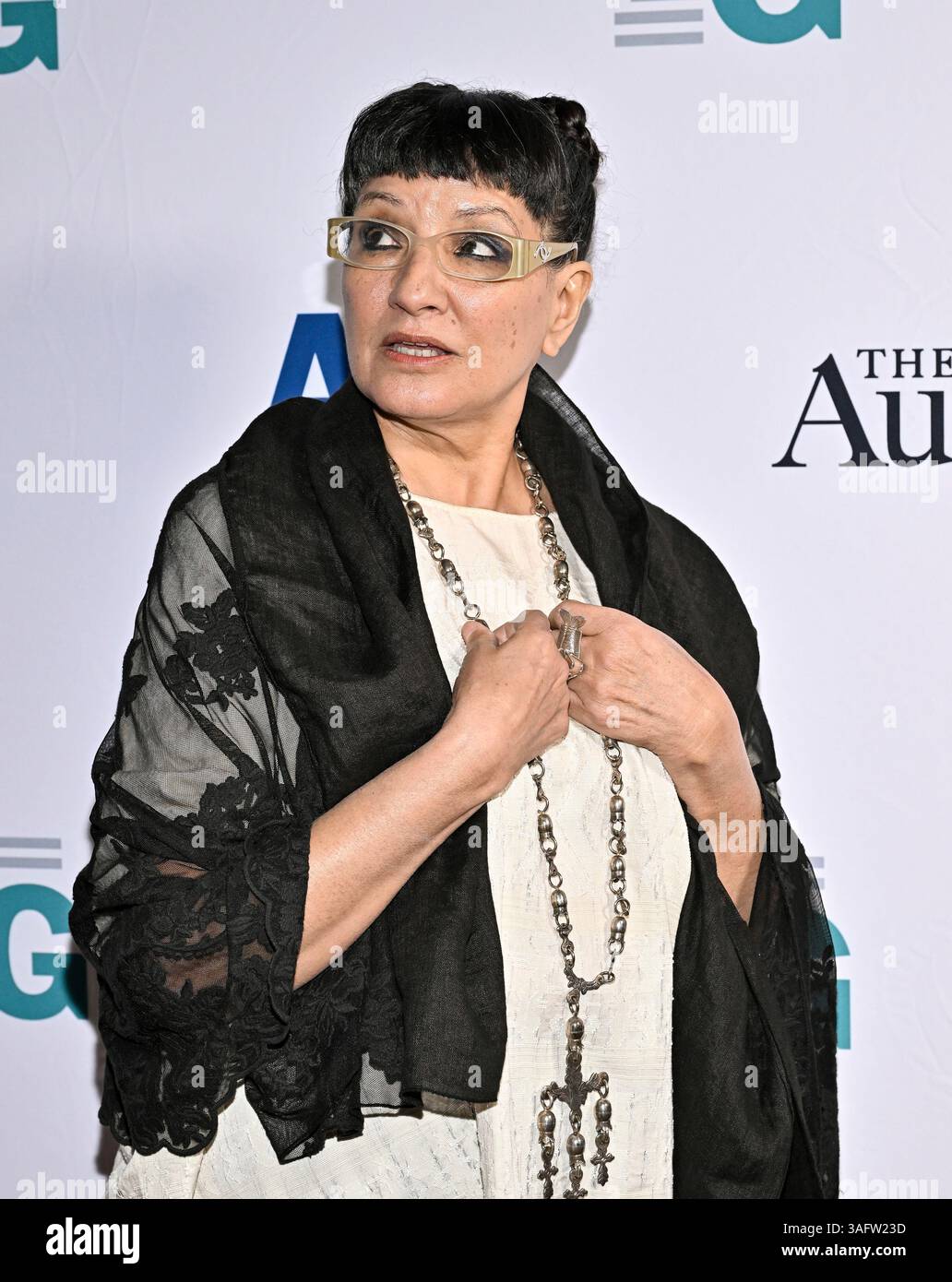 Writer Sandra Cisneros attends The Authors Guild Foundation Dinner at ...