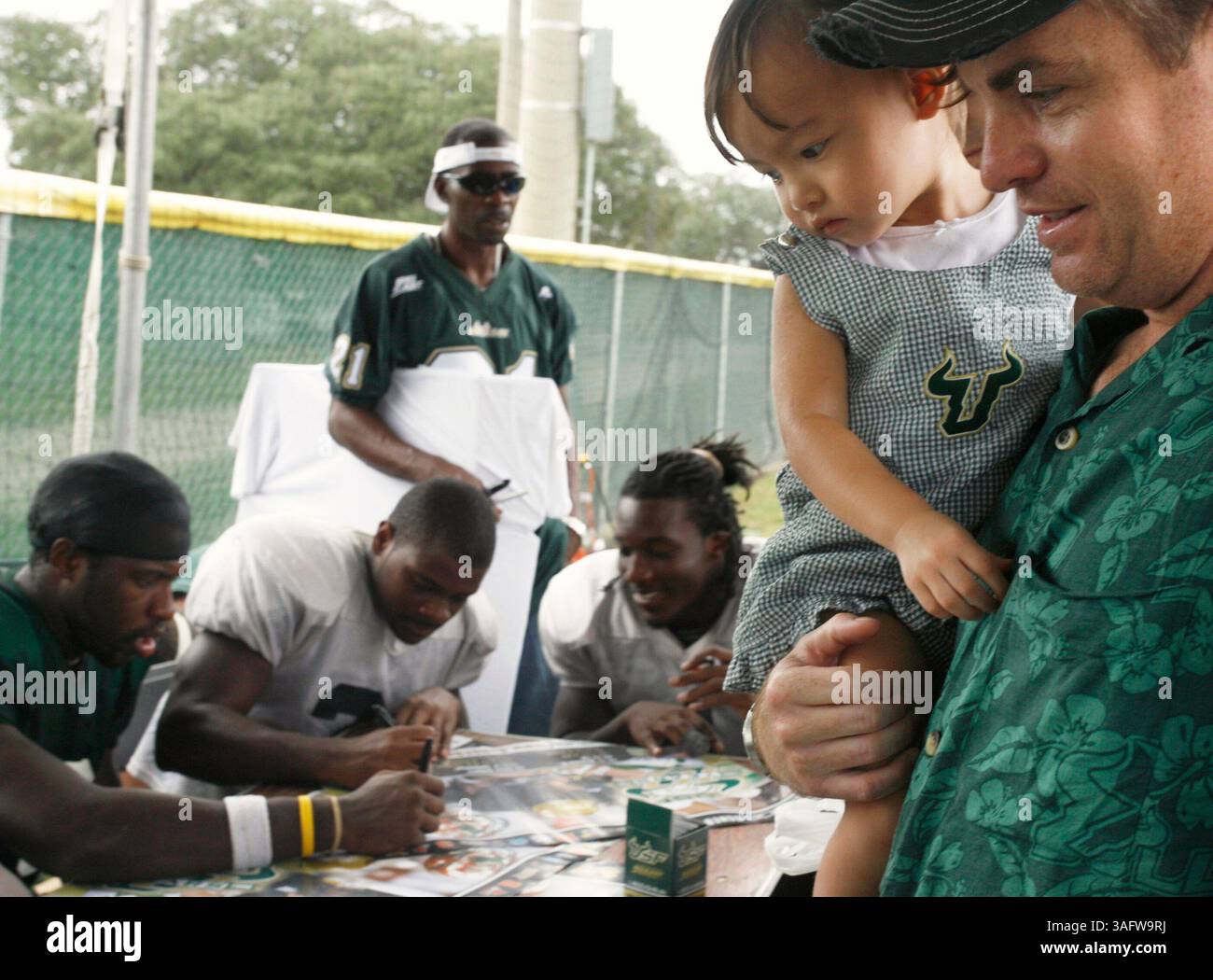 TP 248470 ZUPP USF 1..Caption: (Friday, 08/26/2006 Tampa) Derek Ryan ...