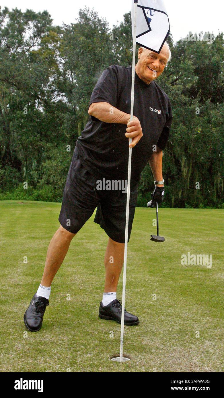 CAPTION: (New Port Richey 08/30/2006) Richard Hindman (cq) 77, plays ...