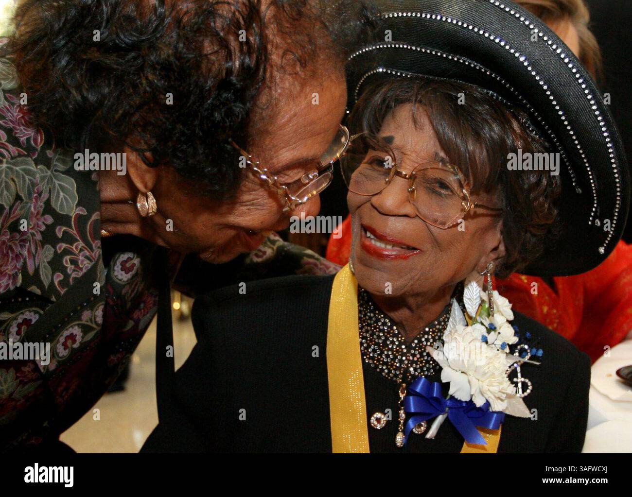 3- CAPTION: (St. Petersburg 10/22/2006).From left: Roberta McQueen (cq), Gibbs High School class ...