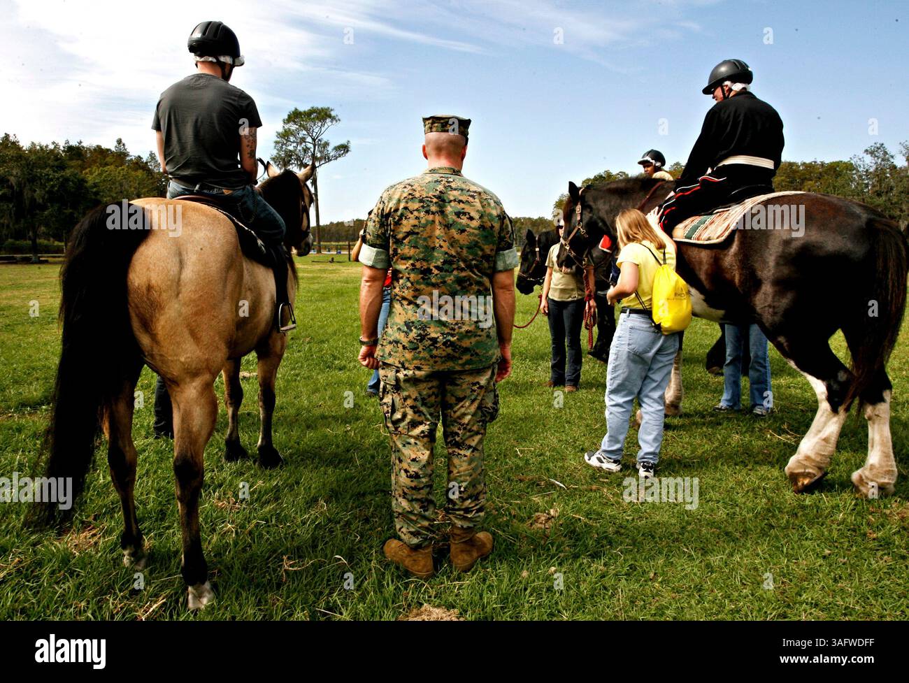 Odessa (11/02/2006) 1/5..Marine Cpl. Chris Malone (cq left), a 21-year ...