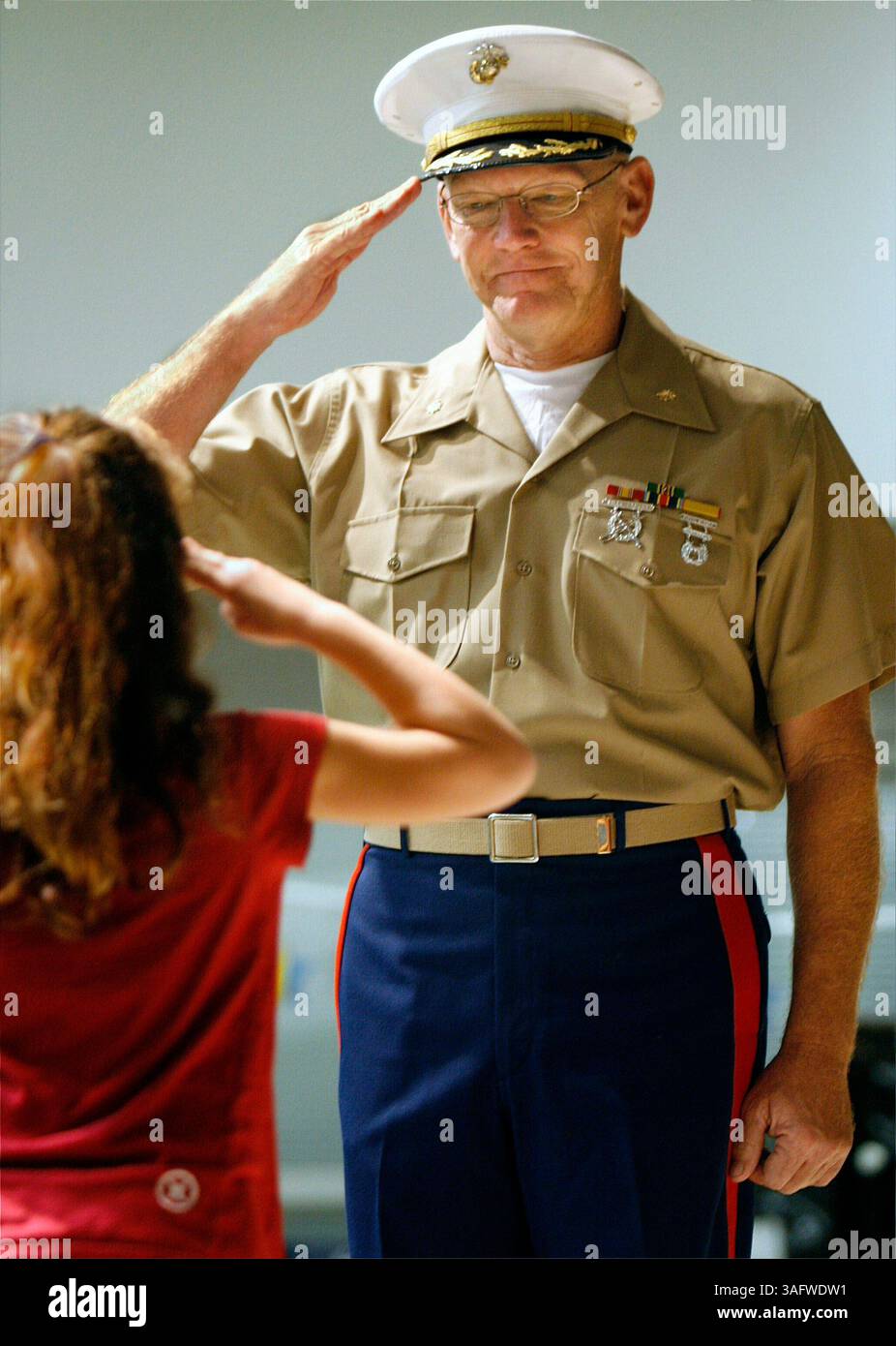 1 of 1.CAPTION: (11/10/2006, Beverly Hills) Giving a mutual salute of ...