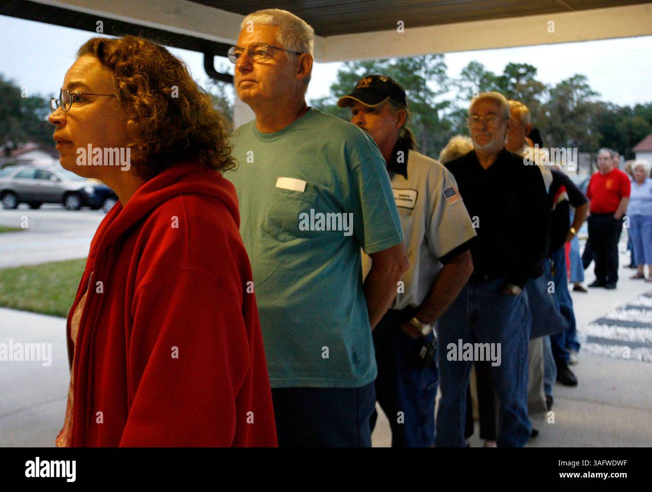 CAPTION: (11/7/06 Spring Hill) .*Note to lab- The lighting above them ...