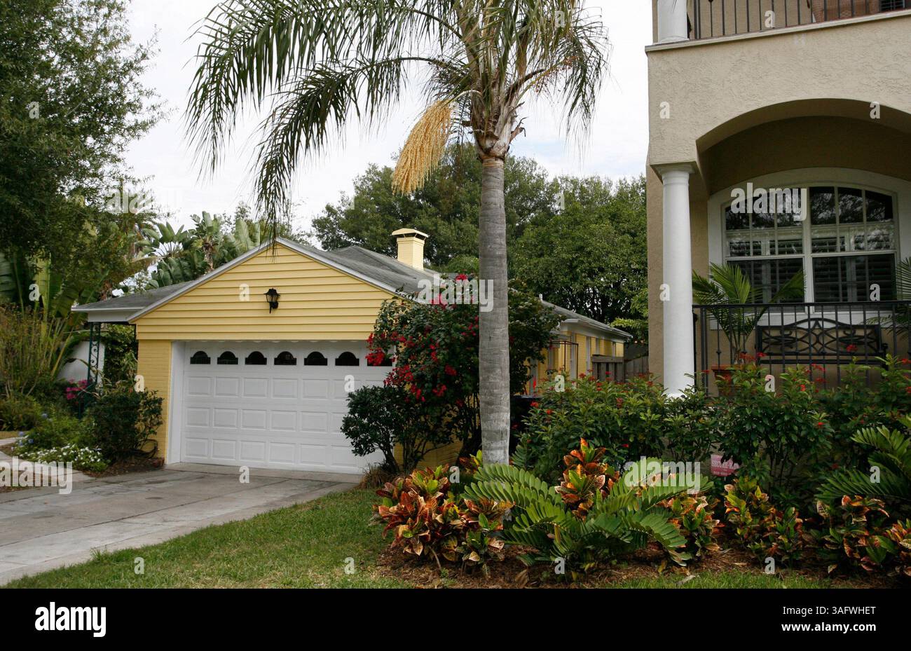 TP 258973 garn McMansion.CAPTION: (Tampa, Fl 01/22/2007).This smallish ...