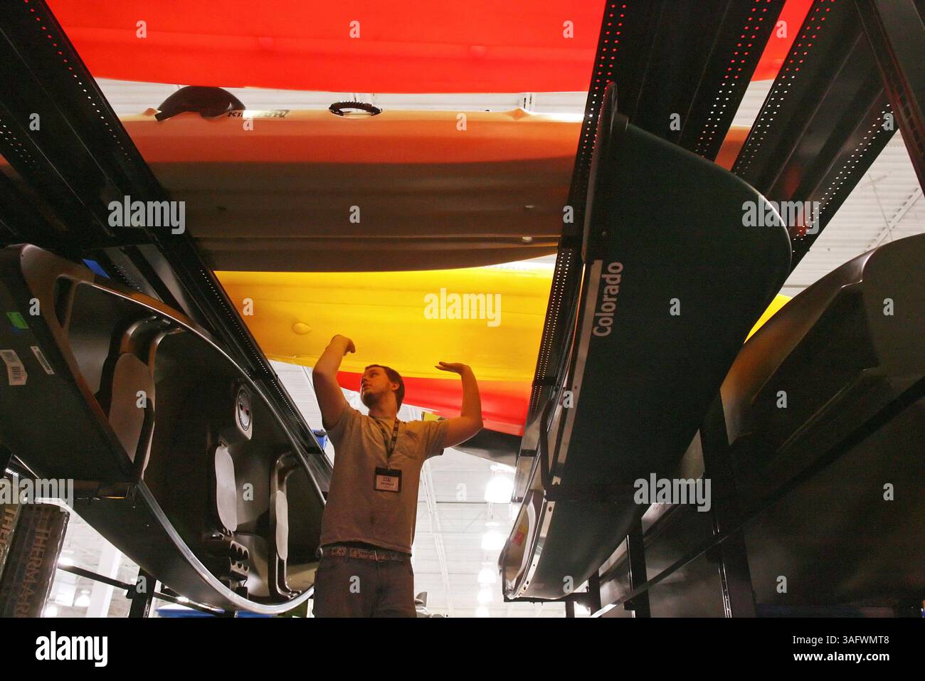 Dick's sporting goods employee hi-res stock photography and images - Alamy