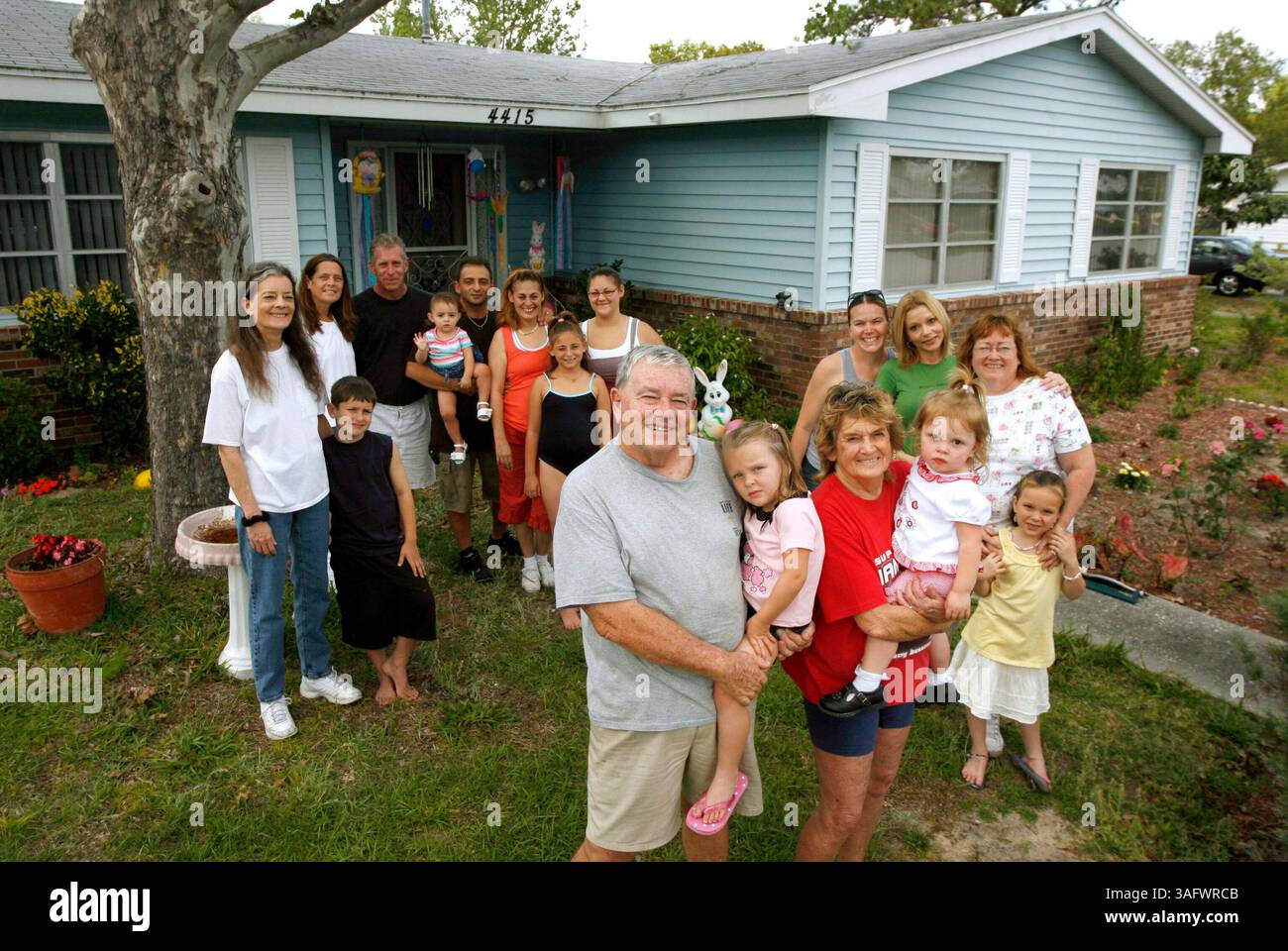 photo 3 of 3.CAPTION: (04/14/2007, SPRING HILL) Bob and Pat Wolfarth ...