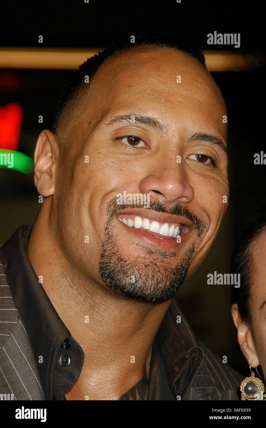 Walking tall 2004 dwayne johnson the rock hi-res stock photography and ...