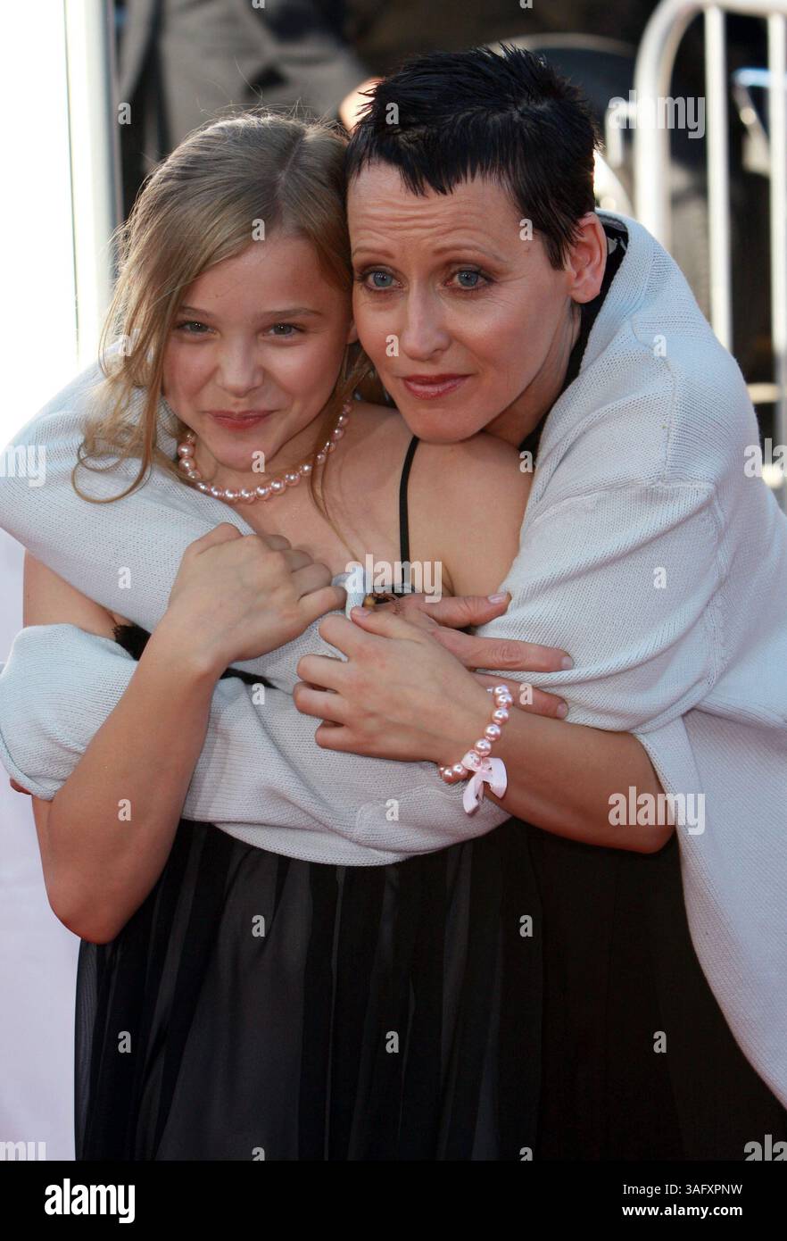 Chloe grace moretz lori petty hi-res stock photography and images - Alamy