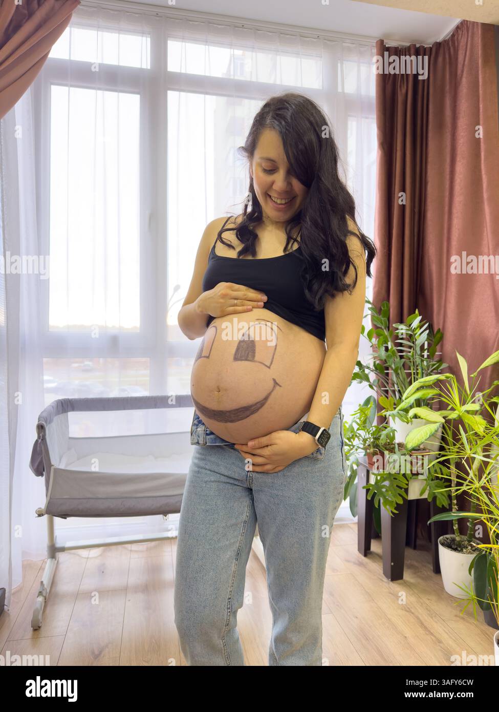 People drawing smiley face hi-res stock photography and images - Alamy