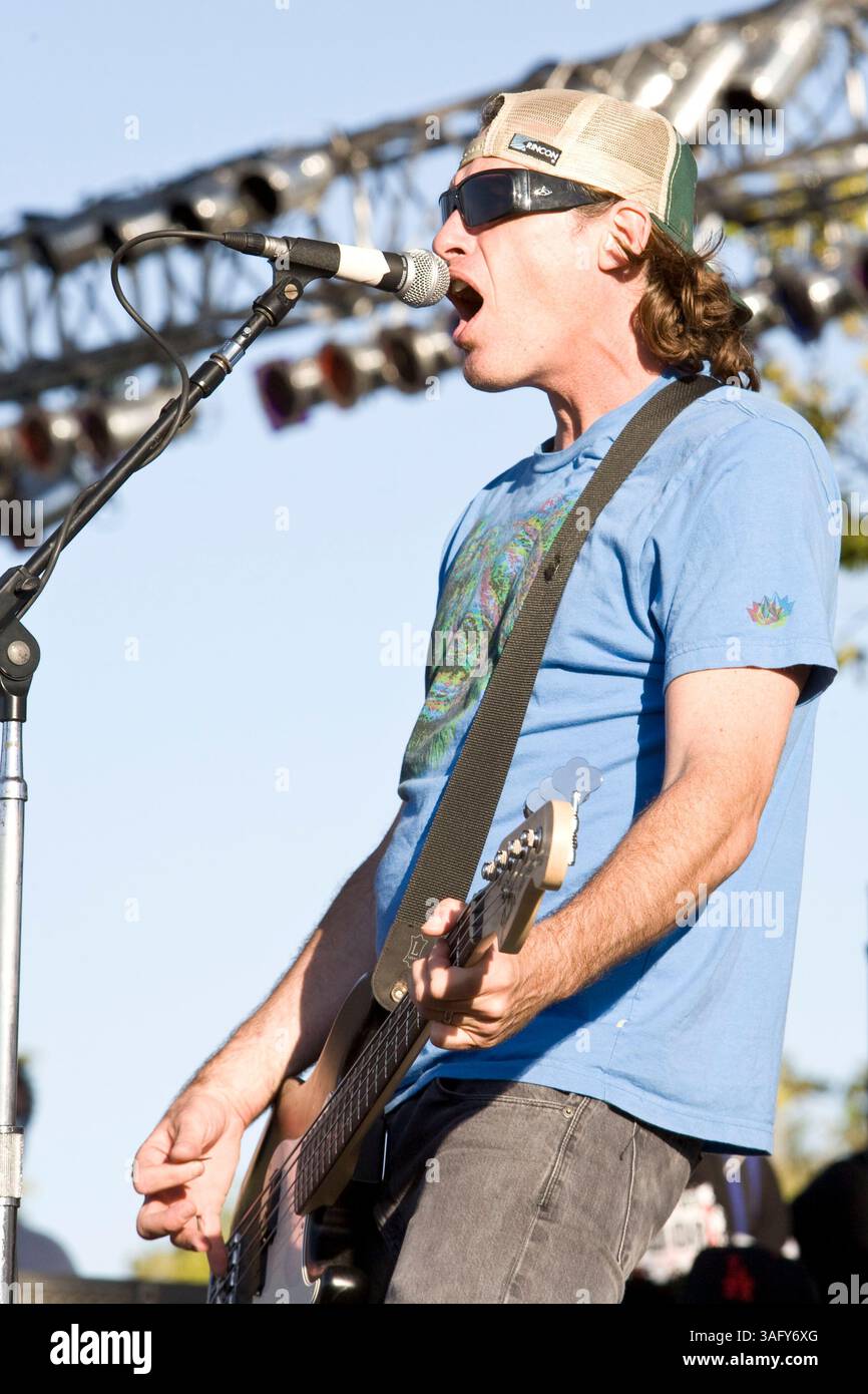 Pennywise playing hi-res stock photography and images - Alamy