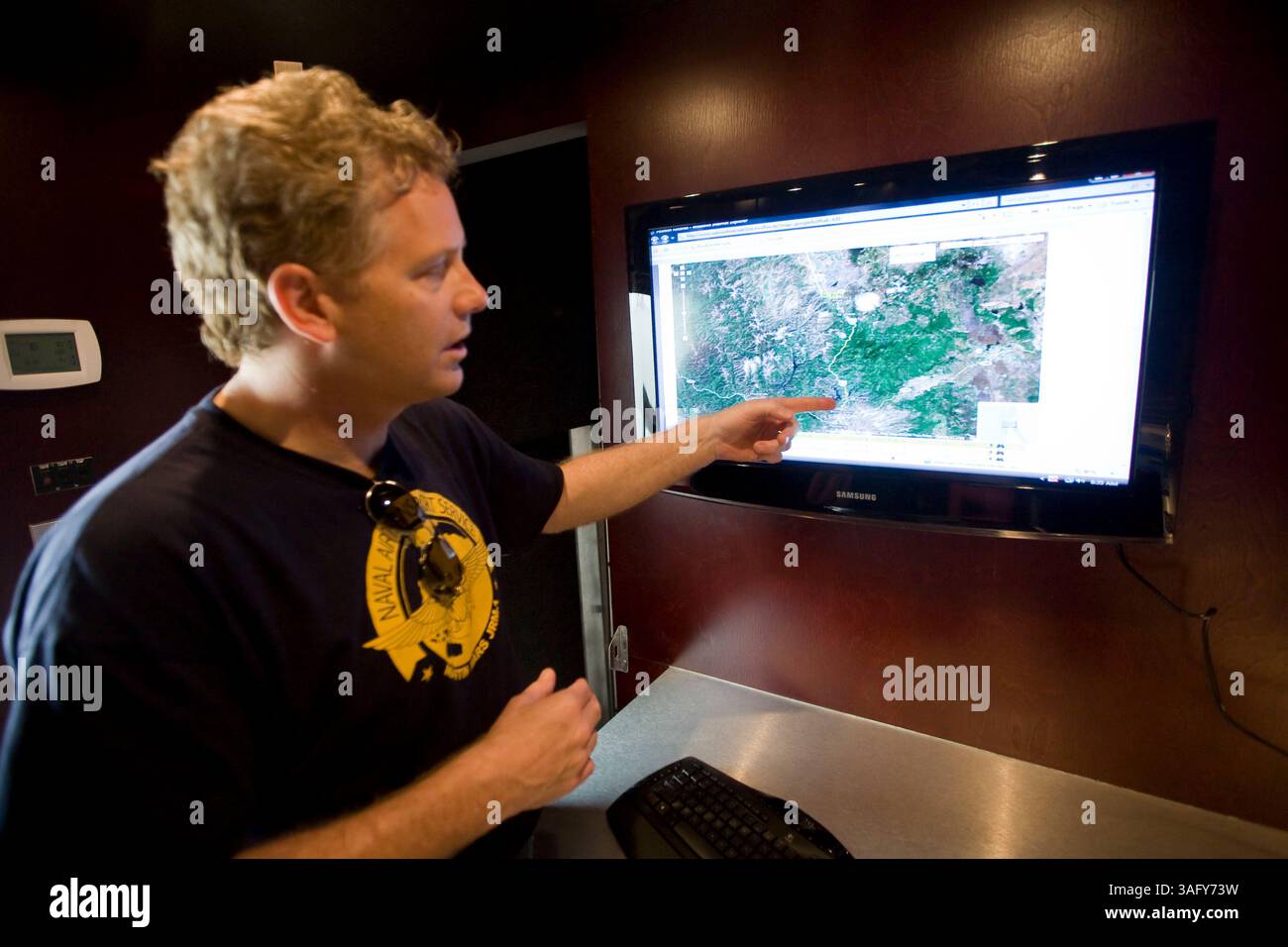 Jun 30, 2008 - Lake Shasta, California, USA - WAYNE COULSON points out ...