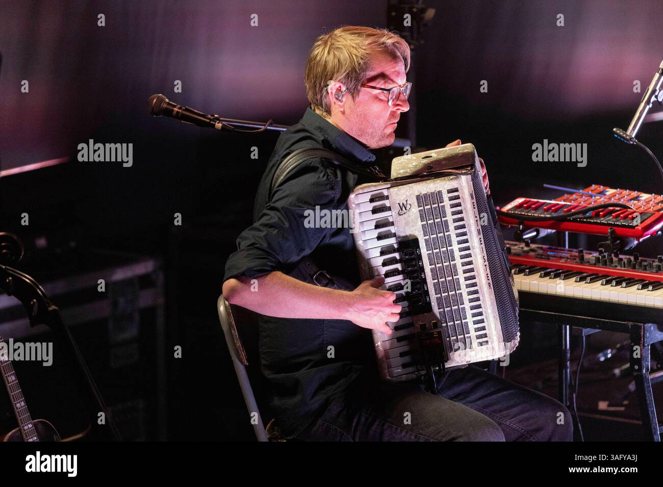 Daniel Hassbecker von Silly live bei einem Konzert der SILLY ...