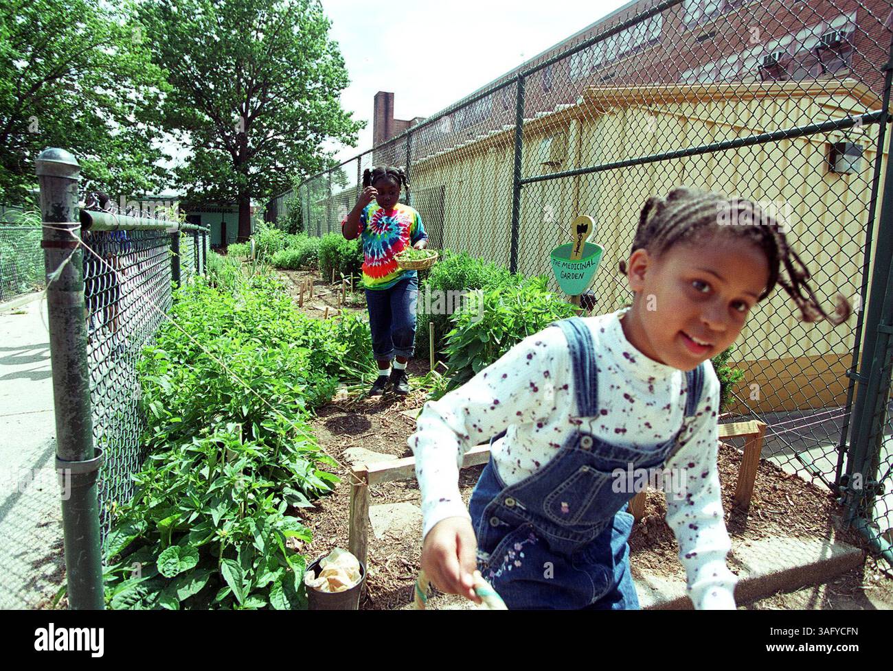 Eight-year-old Mariah Ragland, right, and seven-year-old Breanna Lewis ...