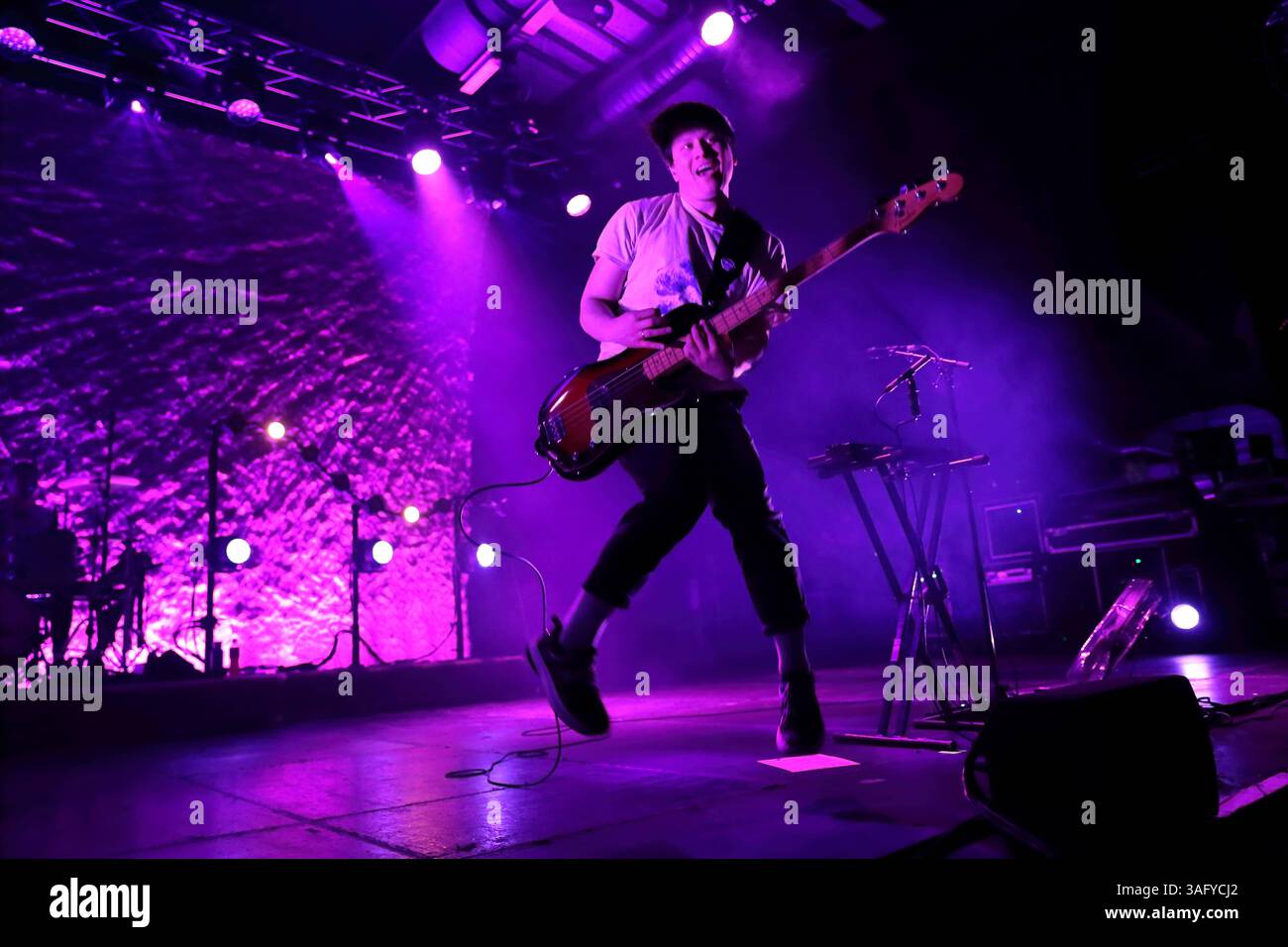 Tord Overland Knudsen von der Band The Wombats bei einem Konzert in der ...
