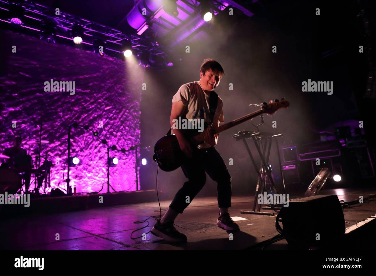 Tord Overland Knudsen von der Band The Wombats bei einem Konzert in der ...