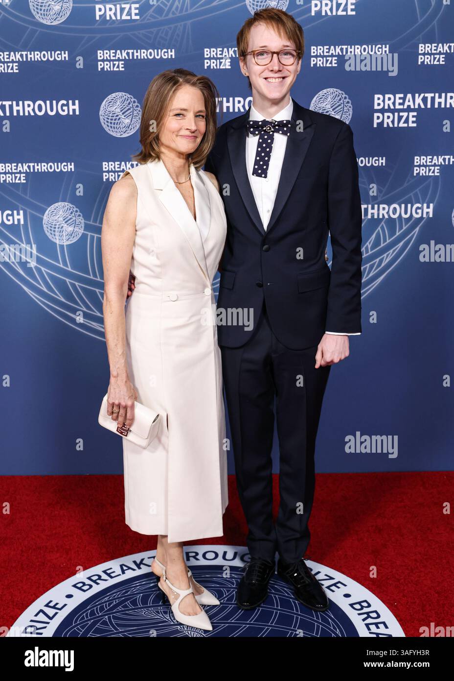 SANTA MONICA, LOS ANGELES, CALIFORNIA, USA - APRIL 05: Jodie Foster and ...