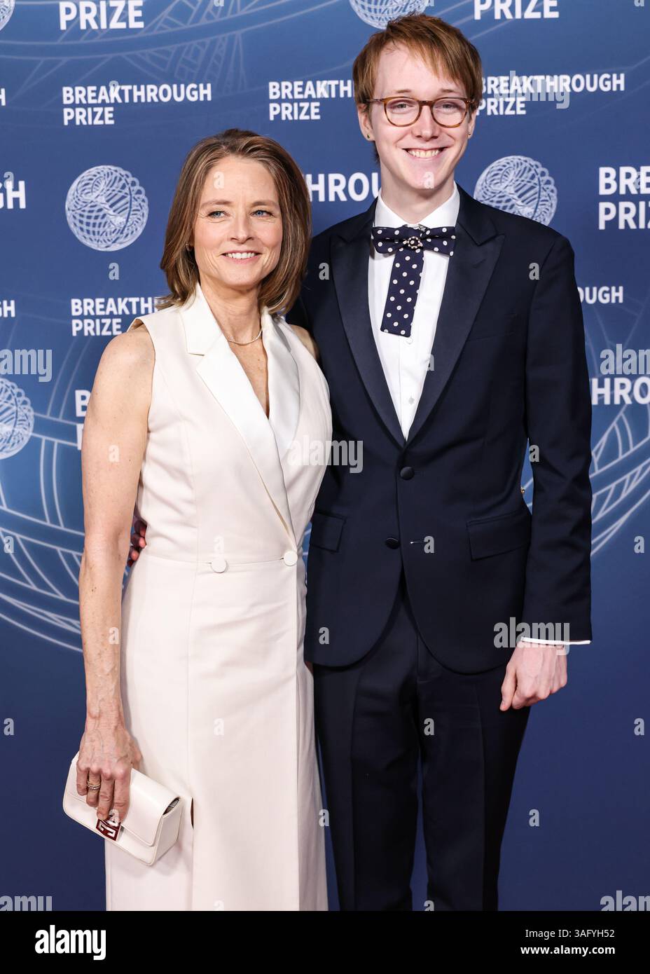 SANTA MONICA, LOS ANGELES, CALIFORNIA, USA - APRIL 05: Jodie Foster and ...