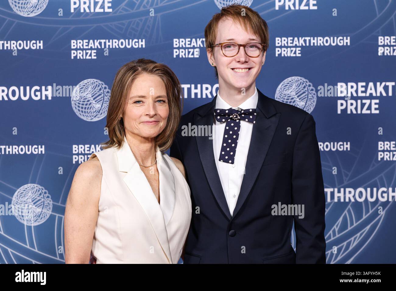 SANTA MONICA, LOS ANGELES, CALIFORNIA, USA - APRIL 05: Jodie Foster and ...