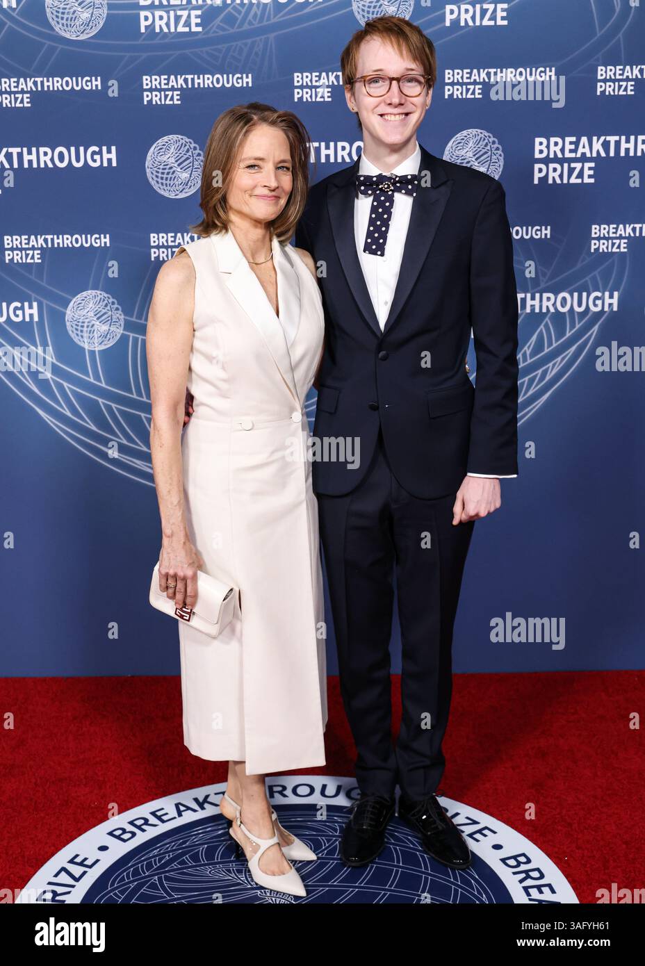 SANTA MONICA, LOS ANGELES, CALIFORNIA, USA - APRIL 05: Jodie Foster and ...