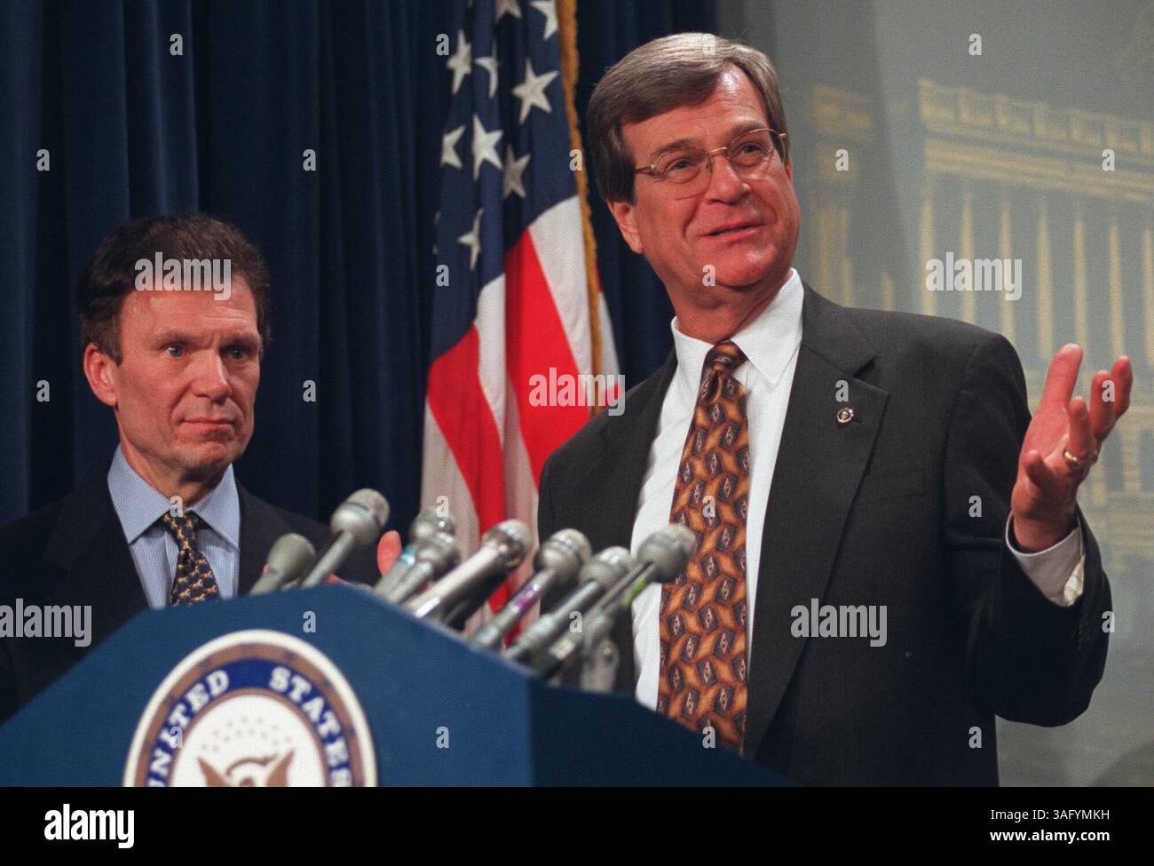 Trent lott and tom daschle hi-res stock photography and images - Alamy