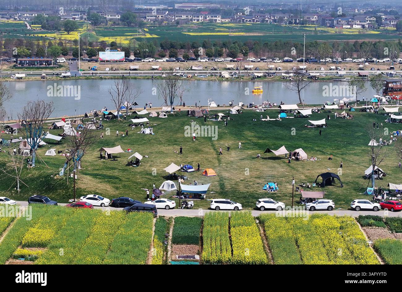 People enjoy spring time outdoors in Yangzhou City, east China's ...