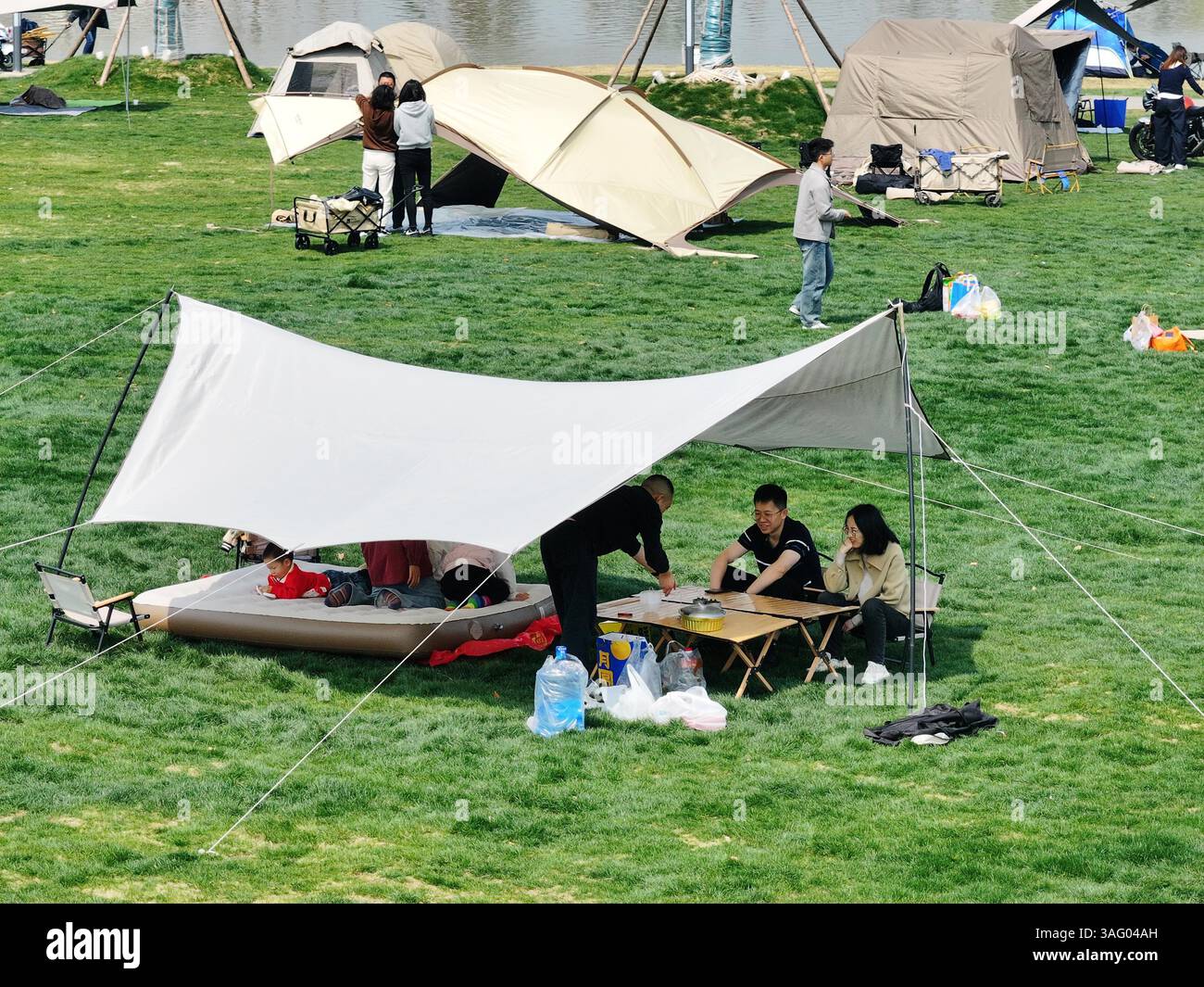 People enjoy spring time outdoors in Yangzhou City, east China's ...